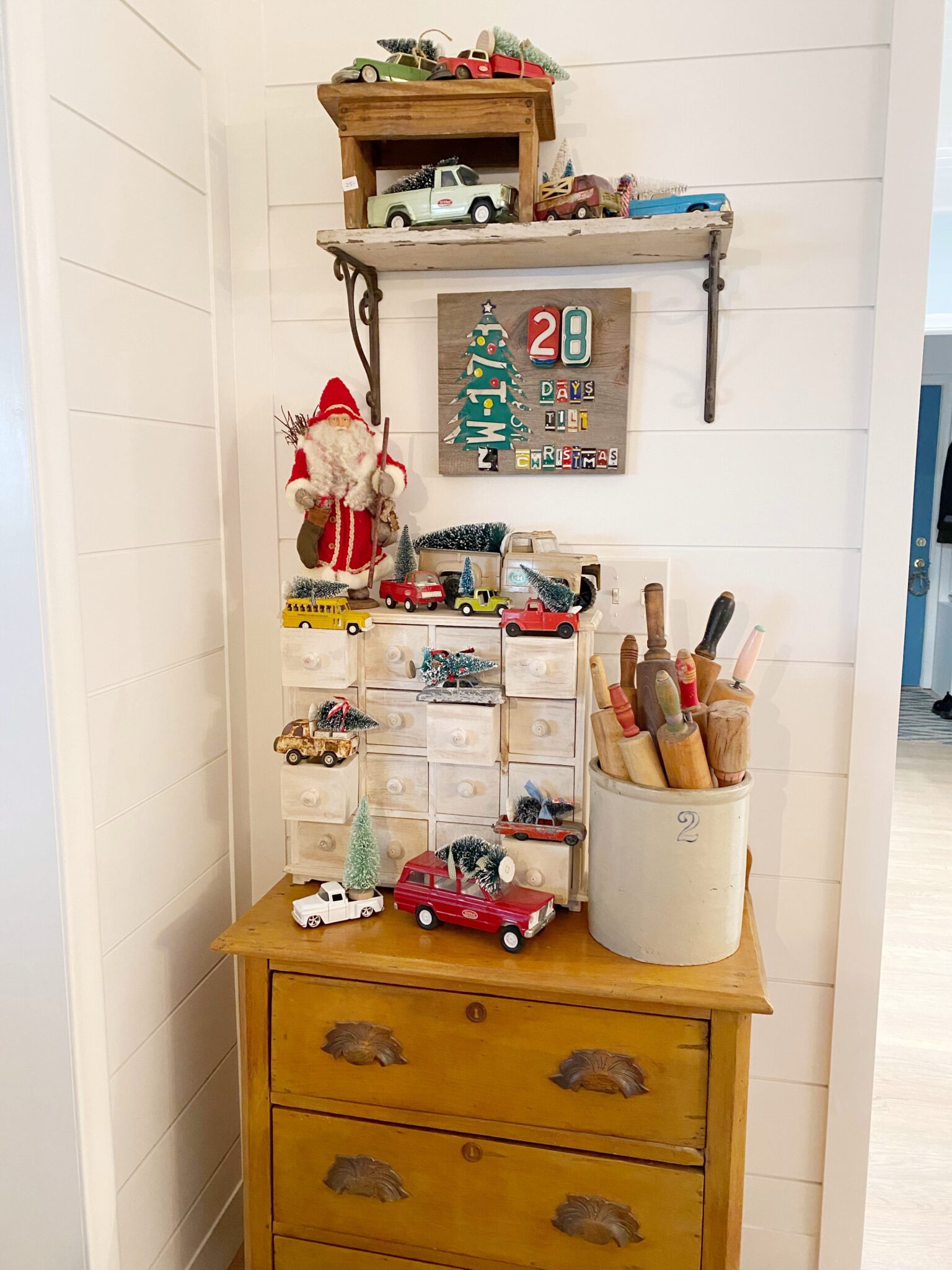 Using Collections For Vintage Christmas Decor